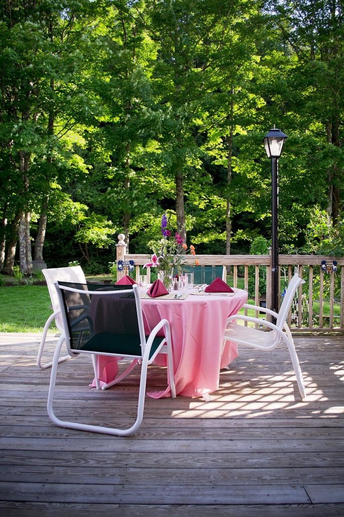 about - Laylas Riverside Lodge